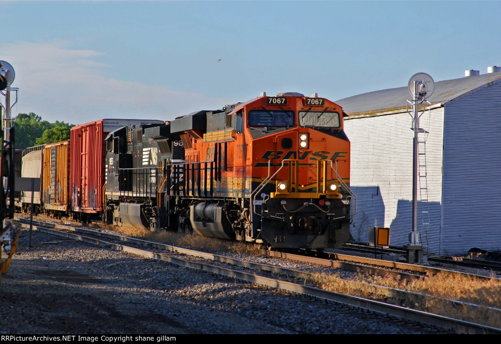 BNSF 7067 Leads a Sb out of the siding!!
